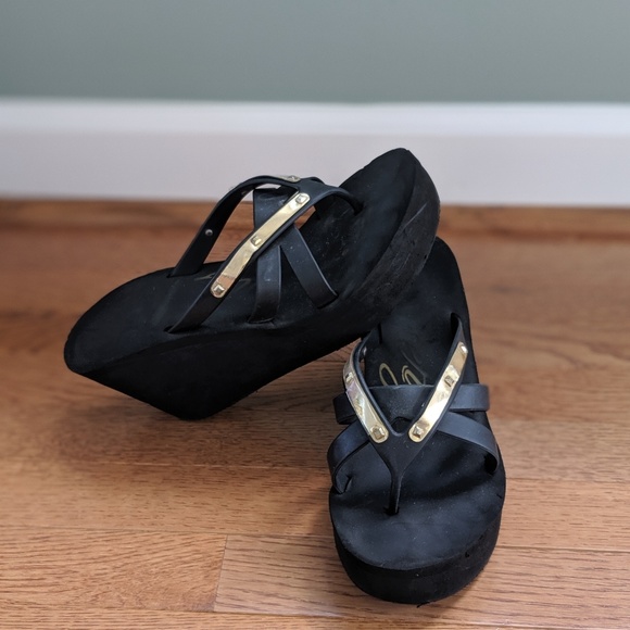 Very Worn | Shoes | Very Used Wedge Heel Sandals 9 | Poshmark